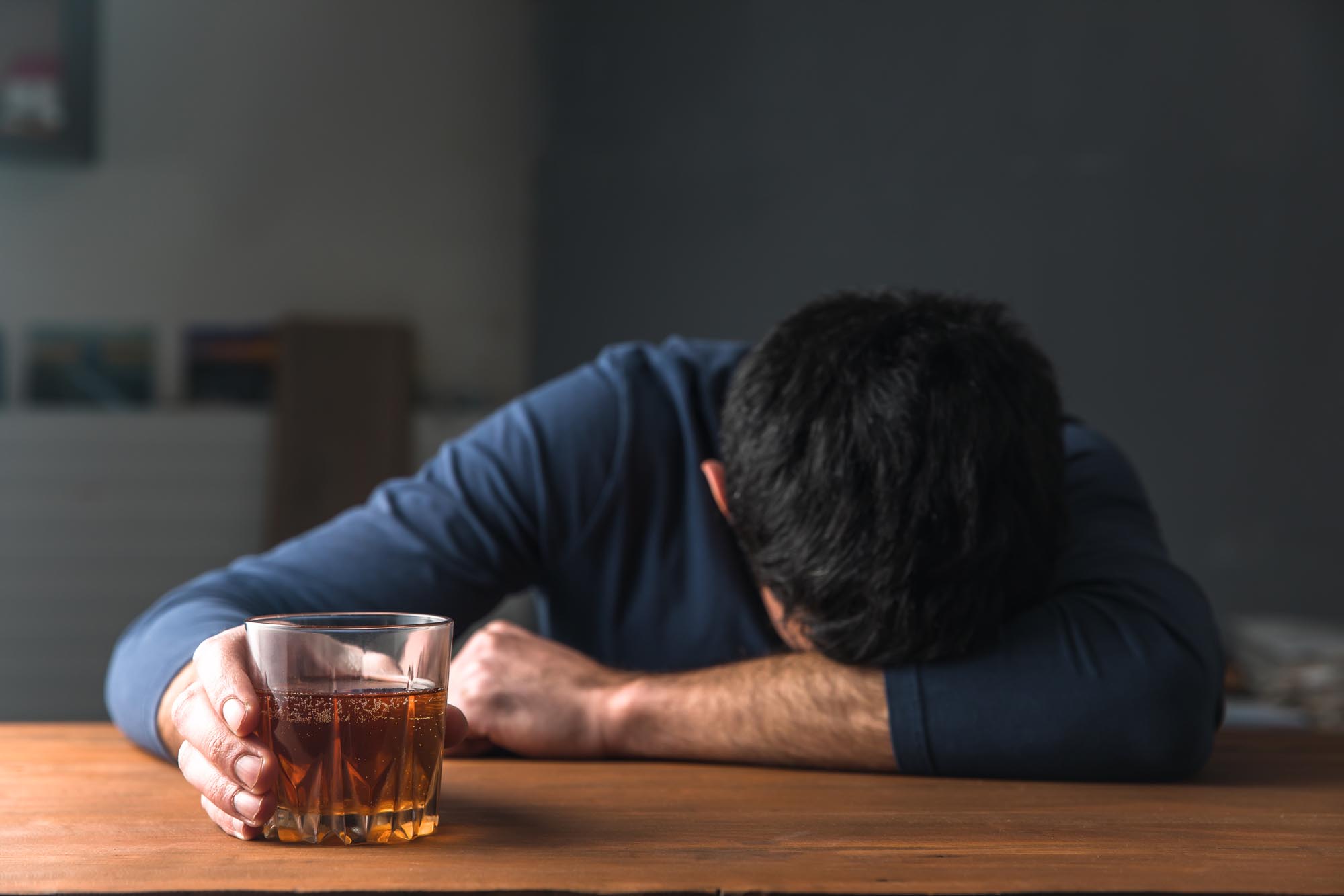 Alcoholic Treatment Centers: 7 Signs It's Time to Seek Help